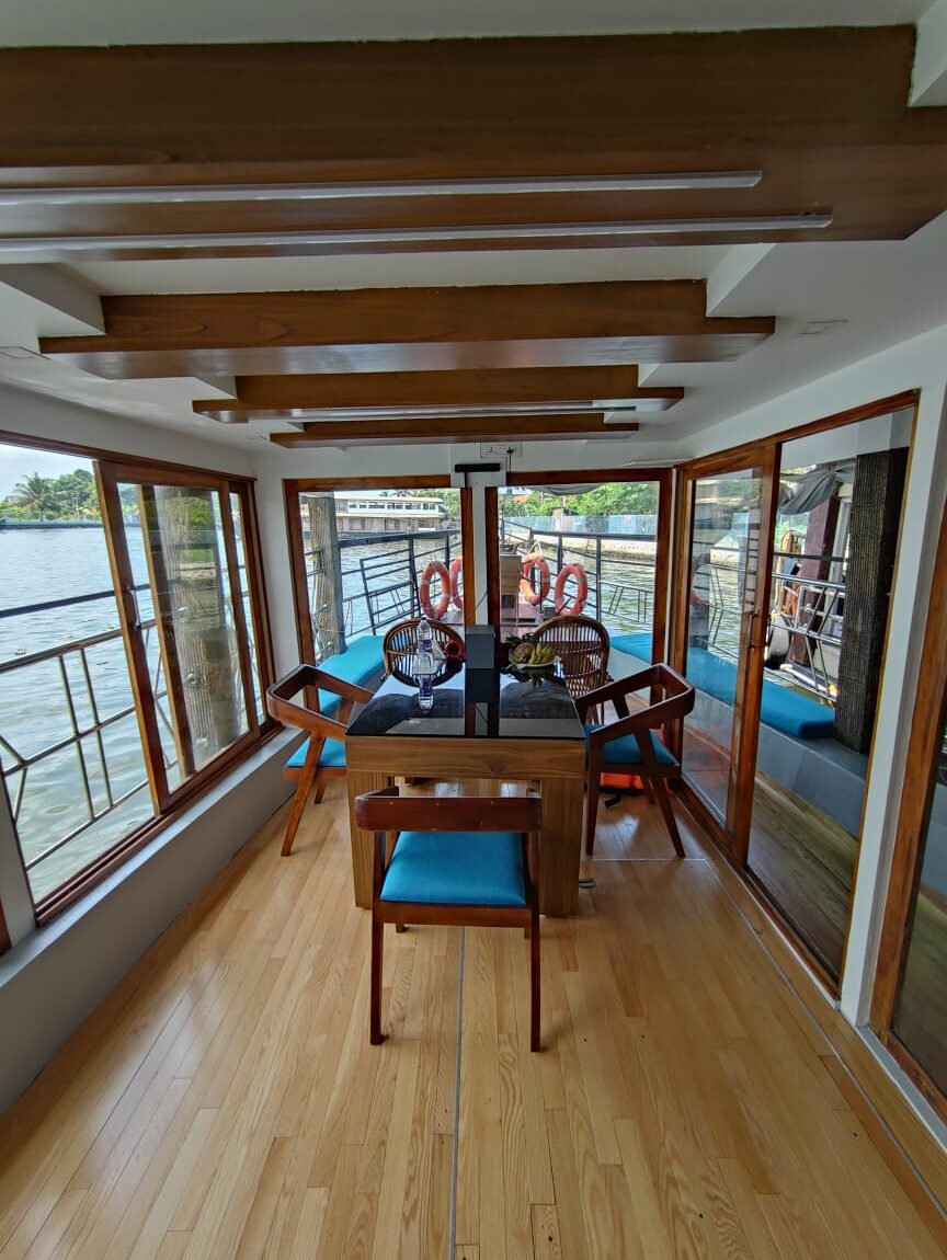 One Bedroom Premium Glass Covered Houseboat - RIV01 - Beautiful ...